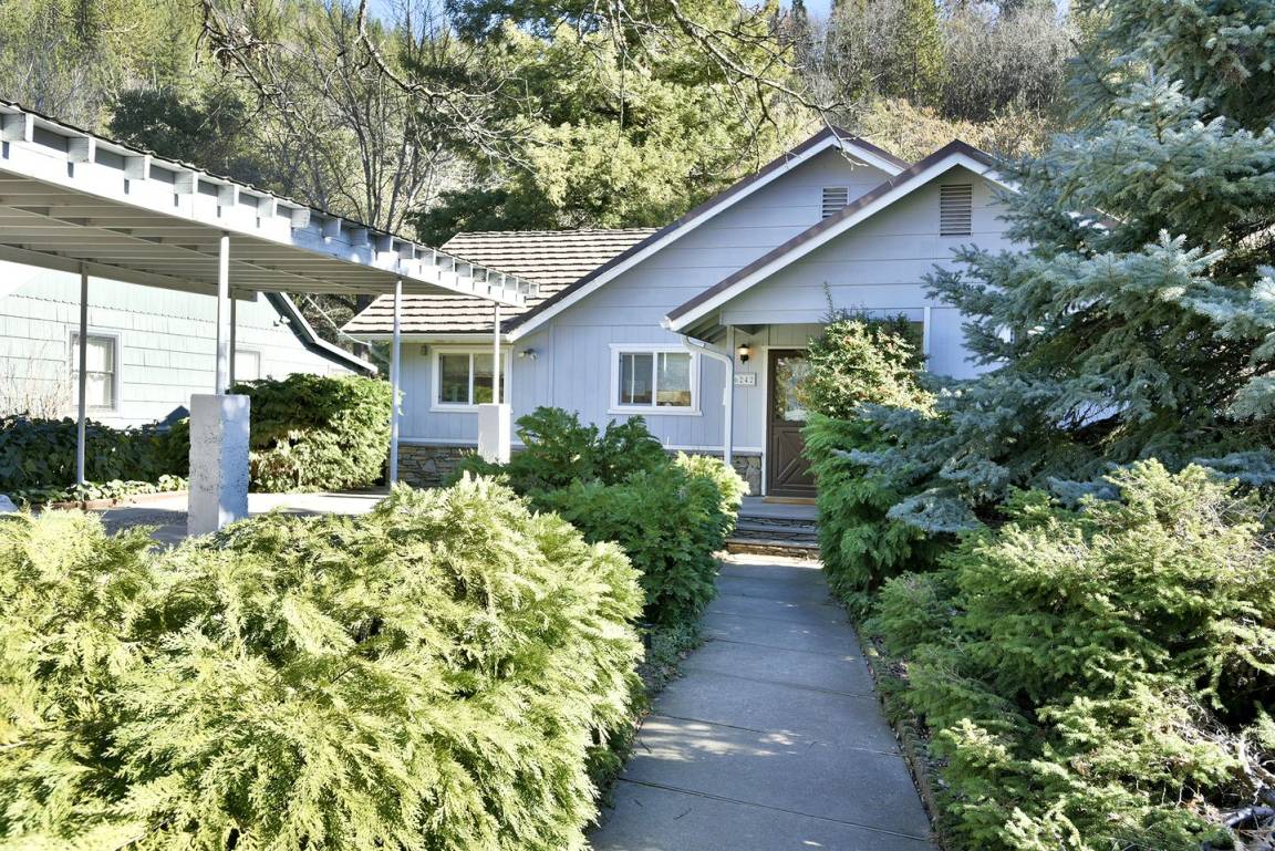 House ∙ 3 Bedrooms ∙ 8 Guests - Dunsmuir, CA