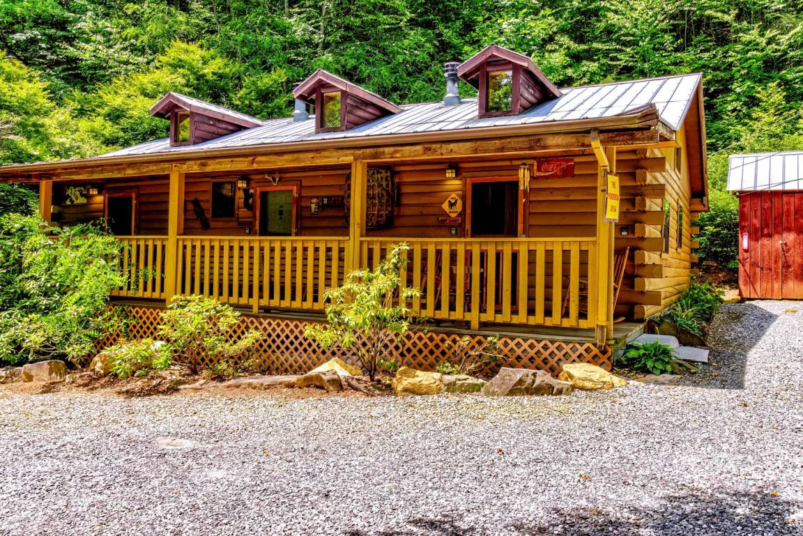 House ∙ 1 Bedroom ∙ 3 Guests - Cherokee, NC