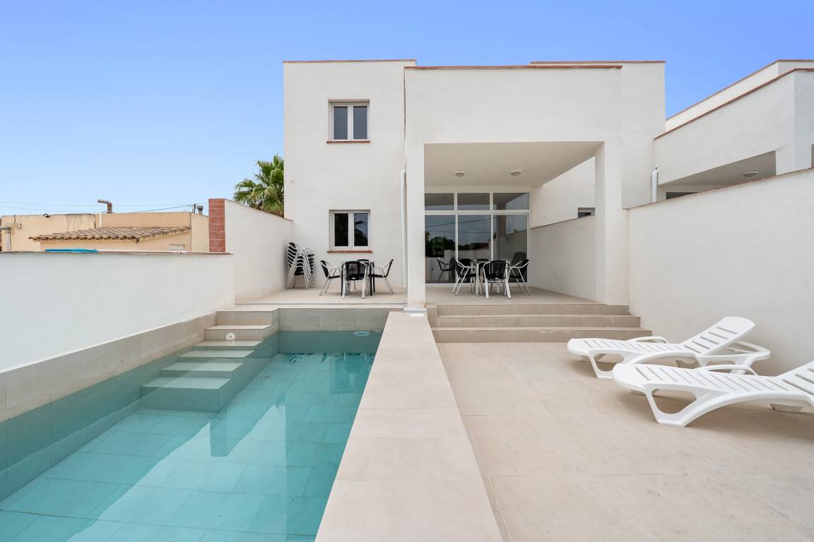 150 M² Ferienhaus ∙ 5 Schlafzimmer ∙ 14 Gäste - Sant Jaume d'Enveja