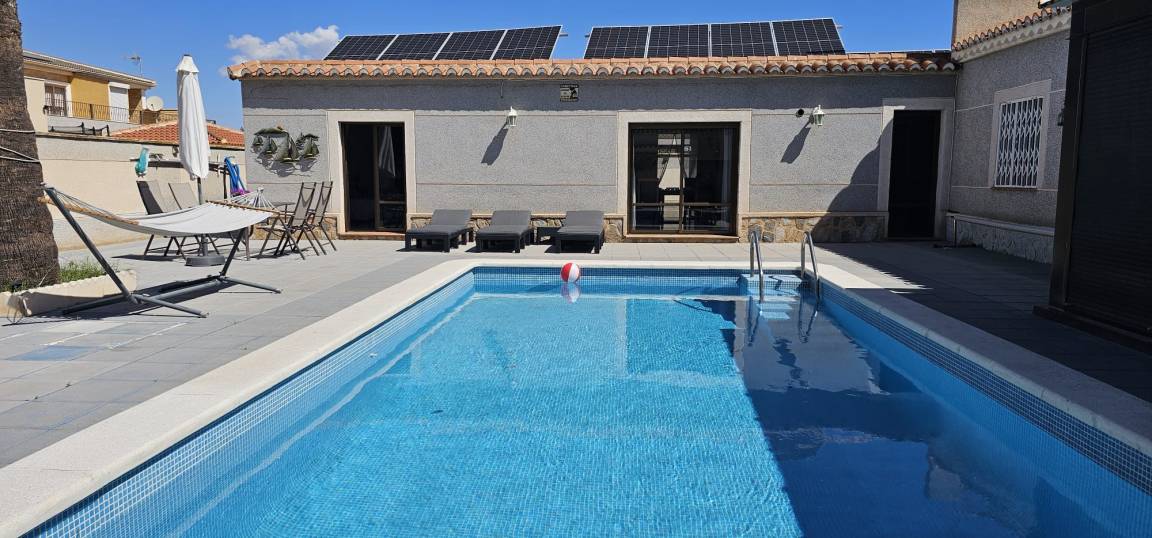62 M² Ferienhaus ∙ 1 Schlafzimmer ∙ 3 Gäste - Torrevieja