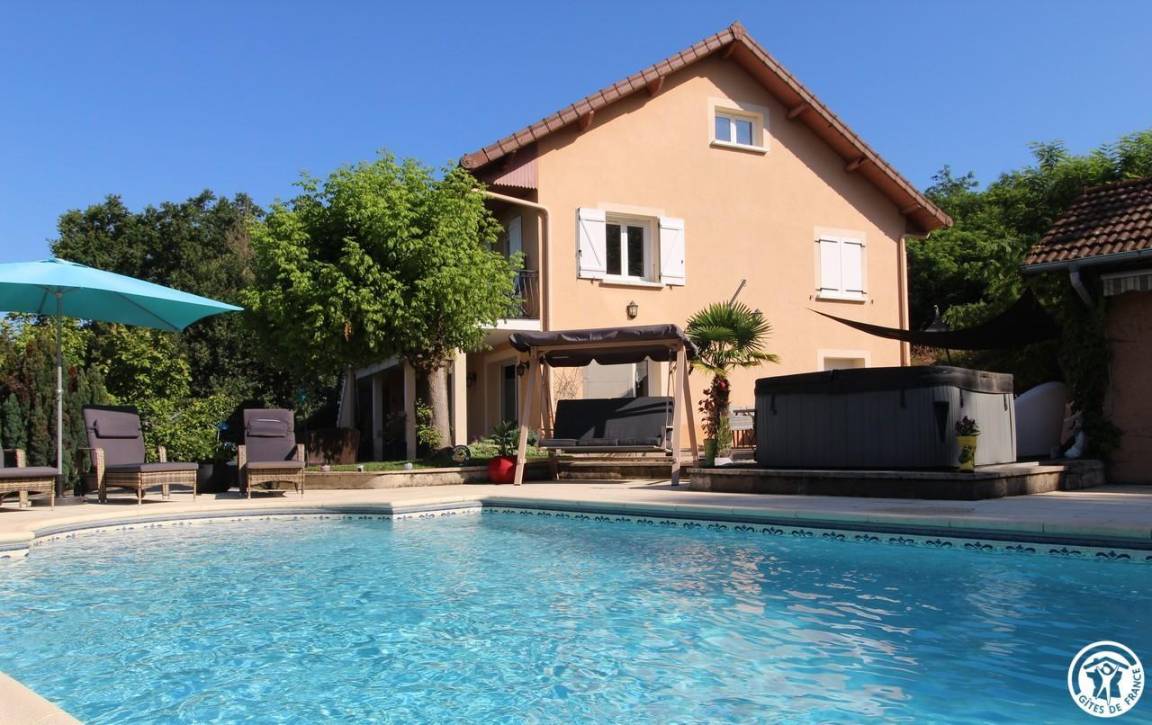 86 M² Gîte ∙ 2 Chambres ∙ 6 Personnes - Ain
