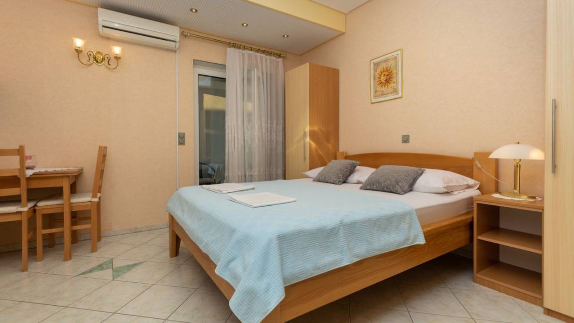 16 M² Hotel ∙ 1 Schlafzimmer ∙ 2 Gäste - Omiš