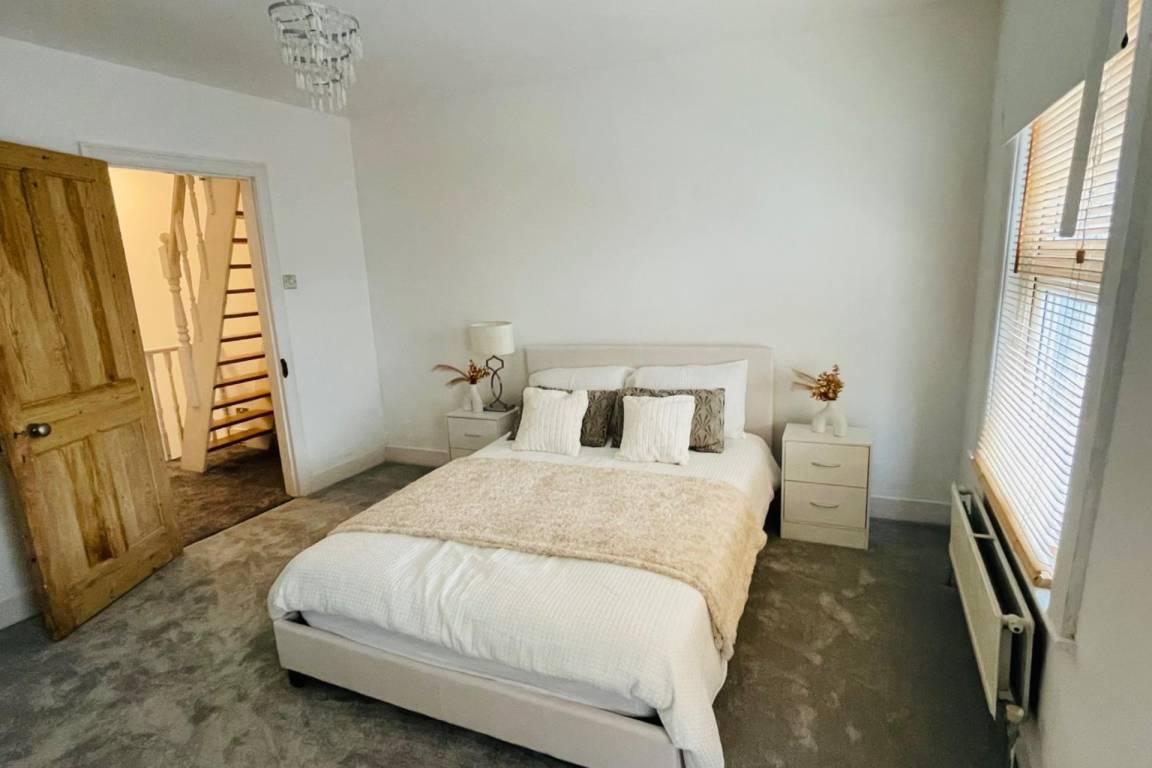 75 M² House ∙ 3 Bedrooms ∙ 6 Guests - Bracknell
