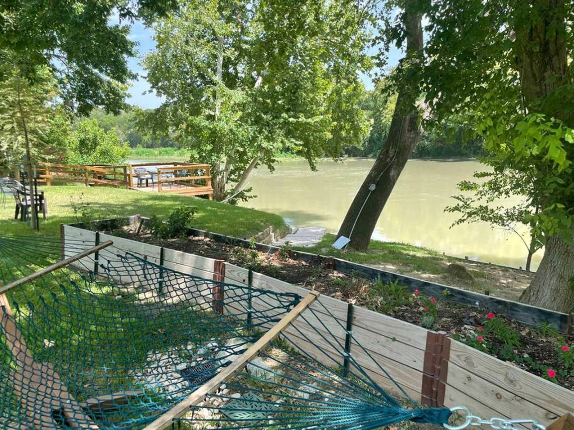 House ∙ 1 Bedroom ∙ 2 Guests - Bastrop, TX