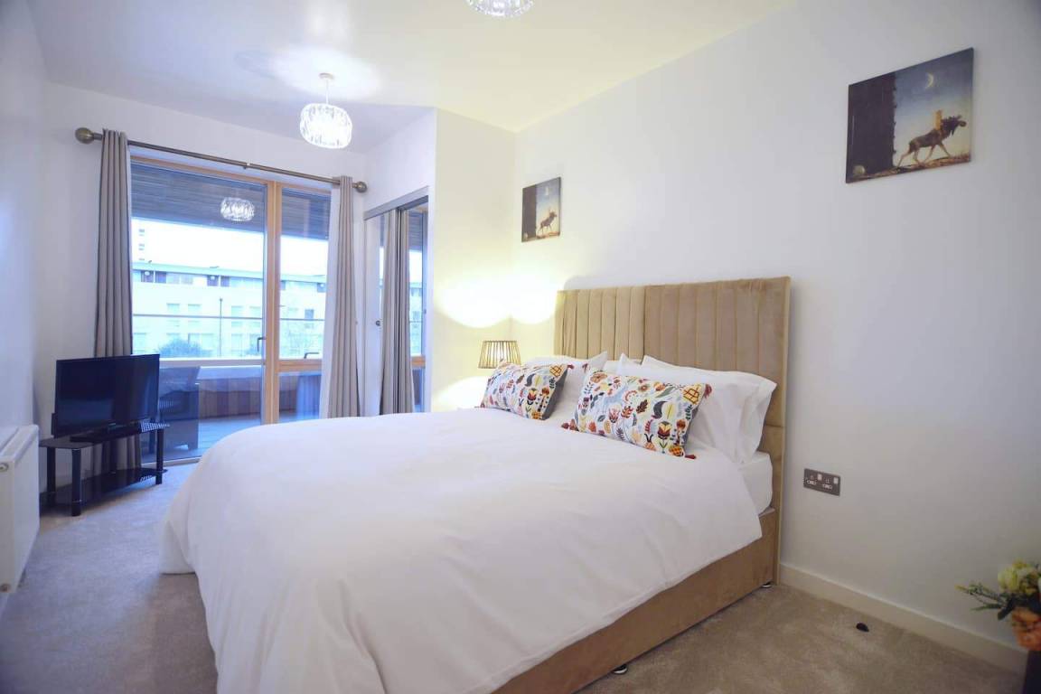 90 M² Apartment ∙ 2 Bedrooms ∙ 5 Guests - London