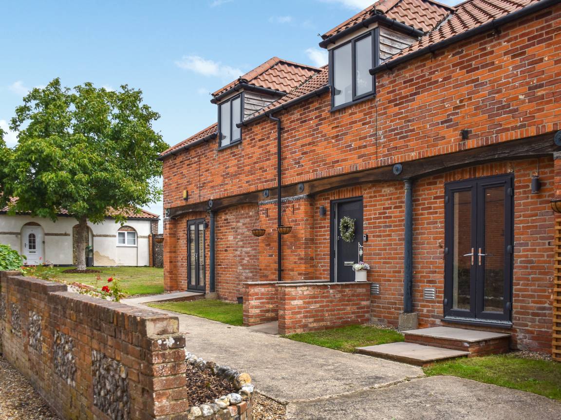 Cottage ∙ 4 Bedrooms ∙ 8 Guests - Swaffham