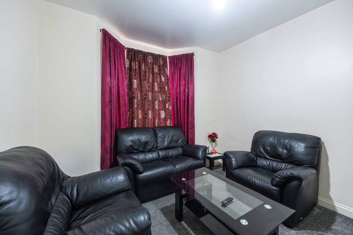 40 M² House ∙ 4 Bedrooms ∙ 8 Guests - East Ham - London