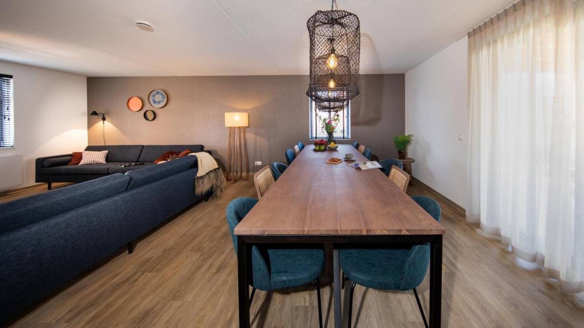 340 M² Vivenda ∙ 10 Quartos ∙ 20 Hóspedes - Roermond