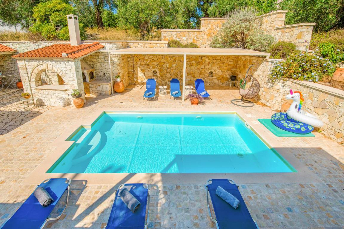 110 M² Villa ∙ 3 Bedrooms ∙ 7 Guests - Paxi