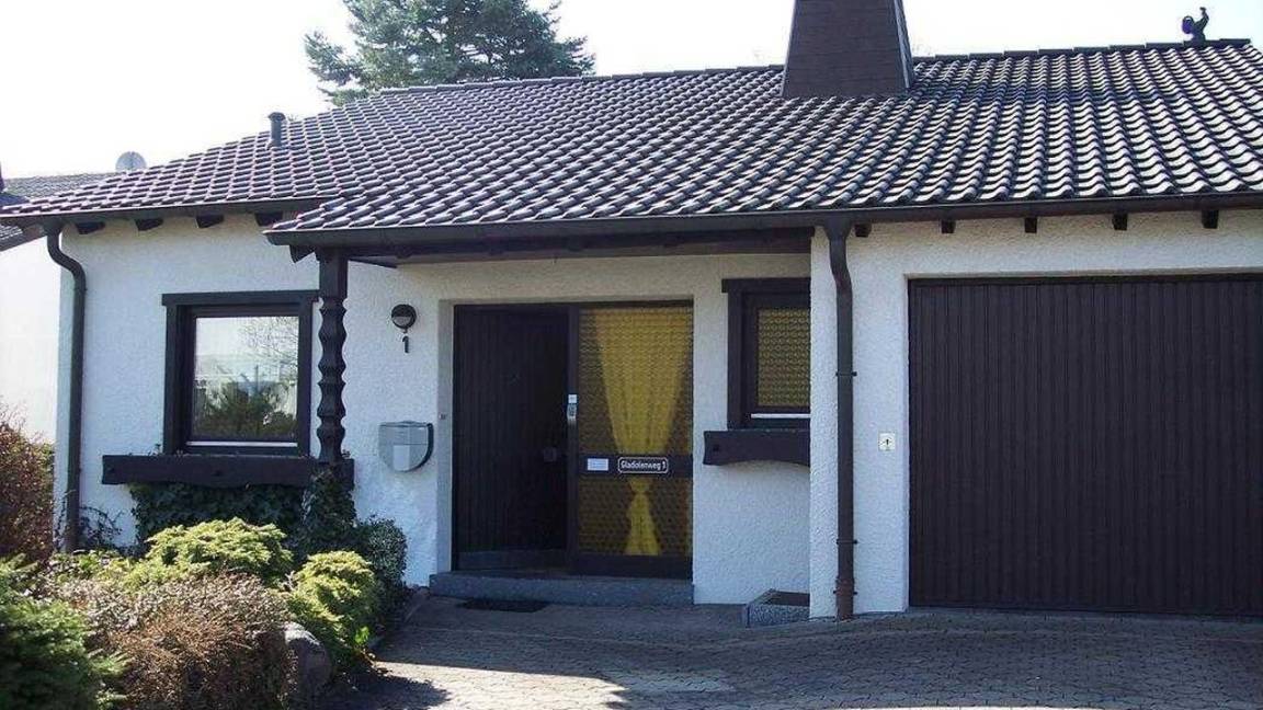 125 M² House ∙ 4 Bedrooms ∙ 5 Guests - Neunkirchen