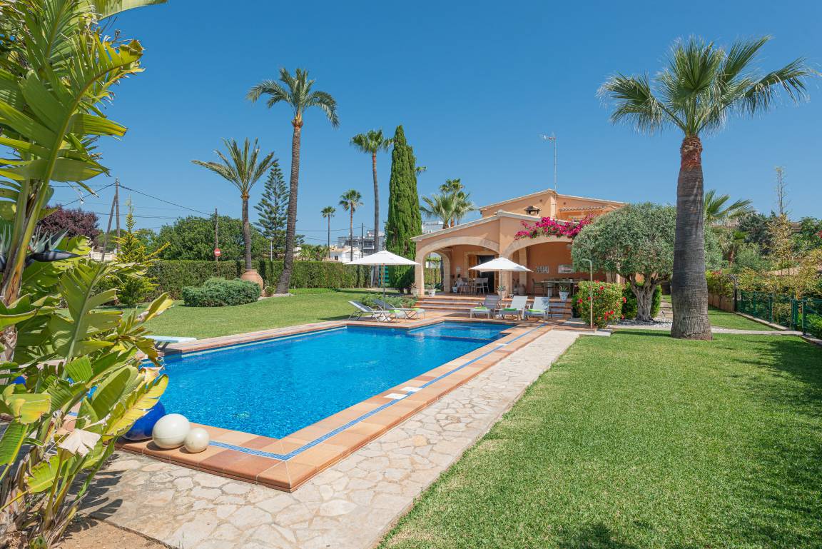 470 M² Villa ∙ 4 Bedrooms ∙ 8 Guests - Can Picafort