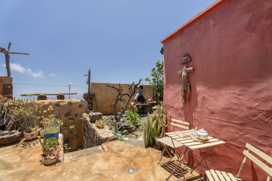 70 M² House ∙ 2 Bedrooms ∙ 4 Guests - El Hierro