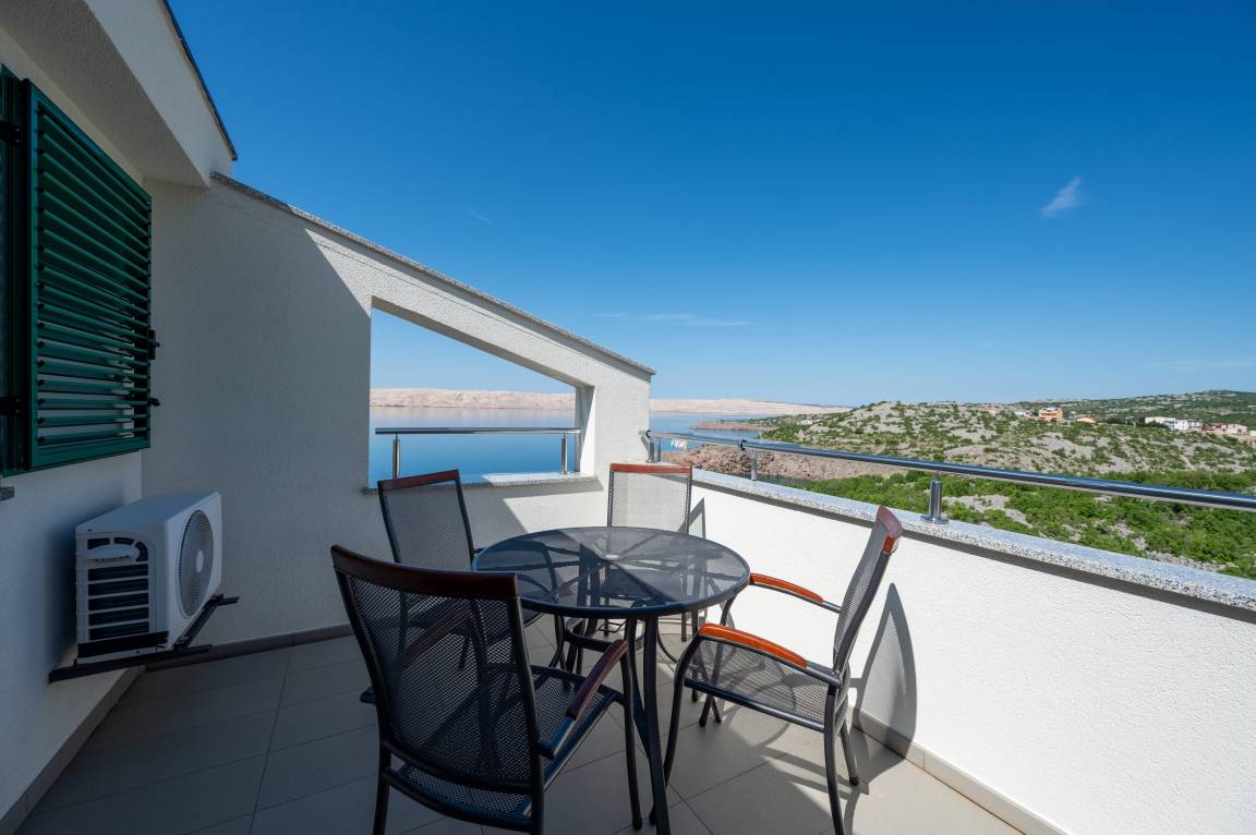 54 M² Apartment ∙ 2 Bedrooms ∙ 4 Guests - Karlobag