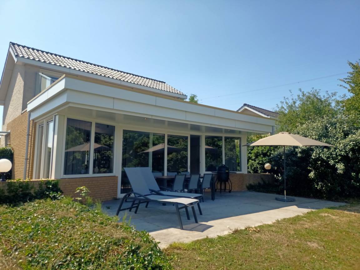 100 M² House ∙ 2 Bedrooms ∙ 4 Guests - Roermond