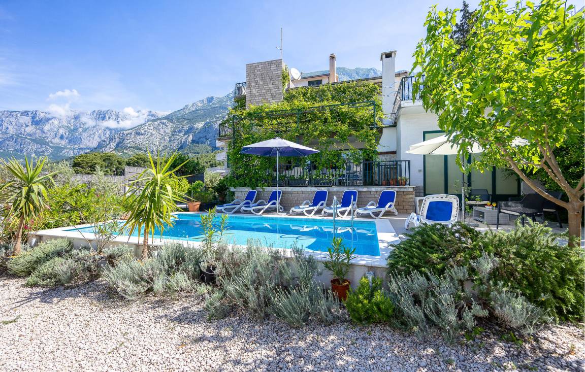 200 M² Ferienhaus ∙ 6 Schlafzimmer ∙ 12 Gäste - Makarska
