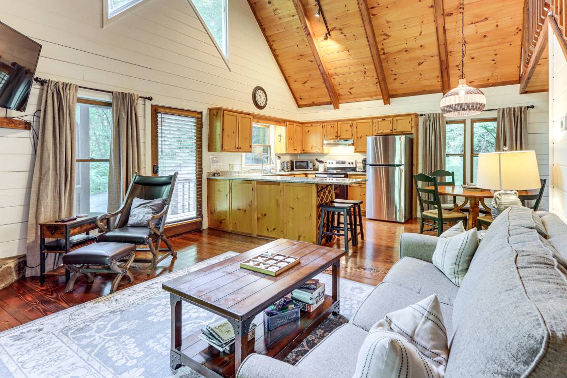 111 M² House ∙ 2 Bedrooms ∙ 6 Guests - Blue Ridge, GA