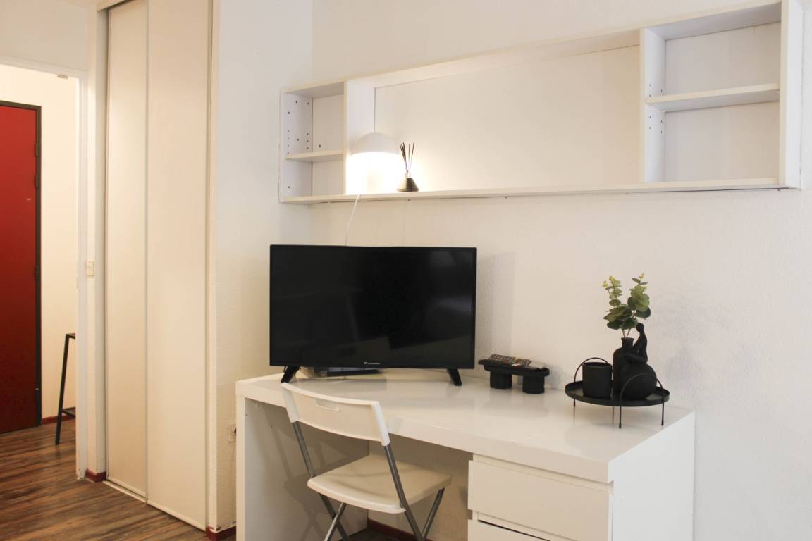 18 M² Studio Asunto ∙ 2 Vierasta - Courbevoie