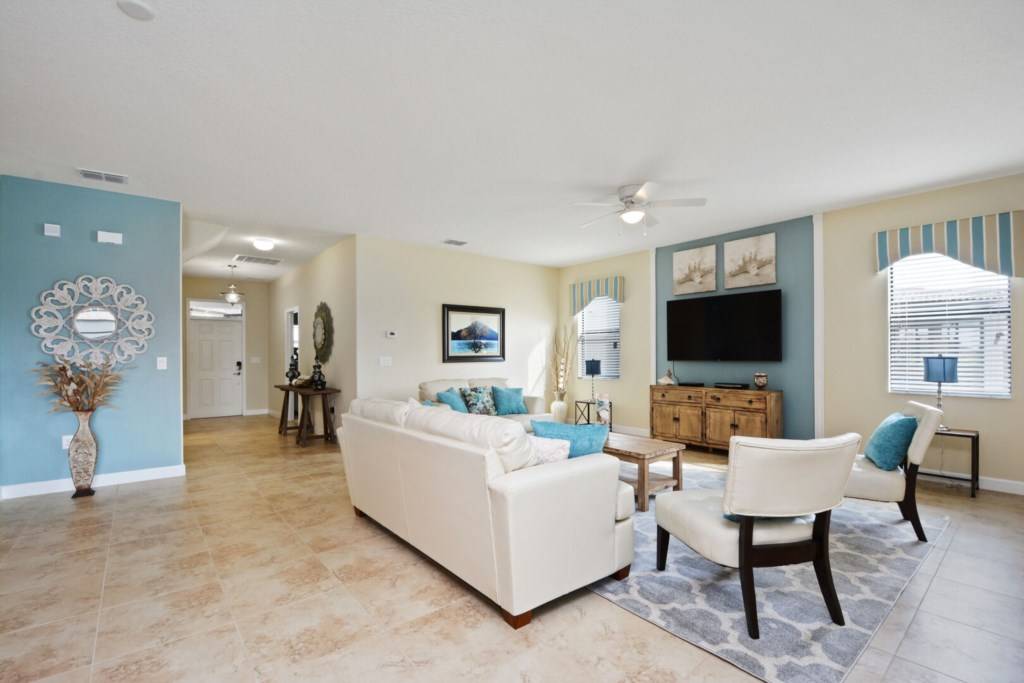 Resort ∙ 6 Bedrooms ∙ 12 Guests - Haines City, FL