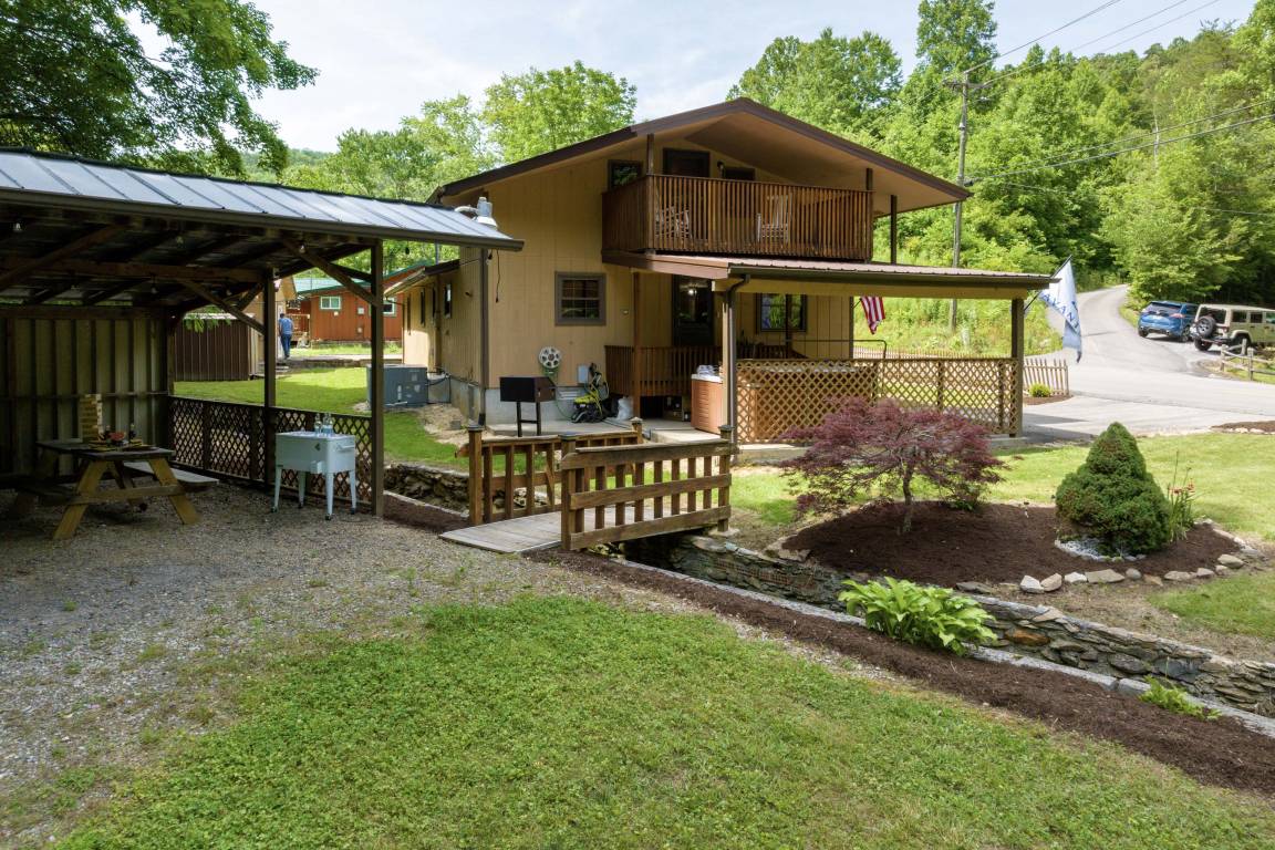 221 M² House ∙ 6 Bedrooms ∙ 12 Guests - Gatlinburg, TN