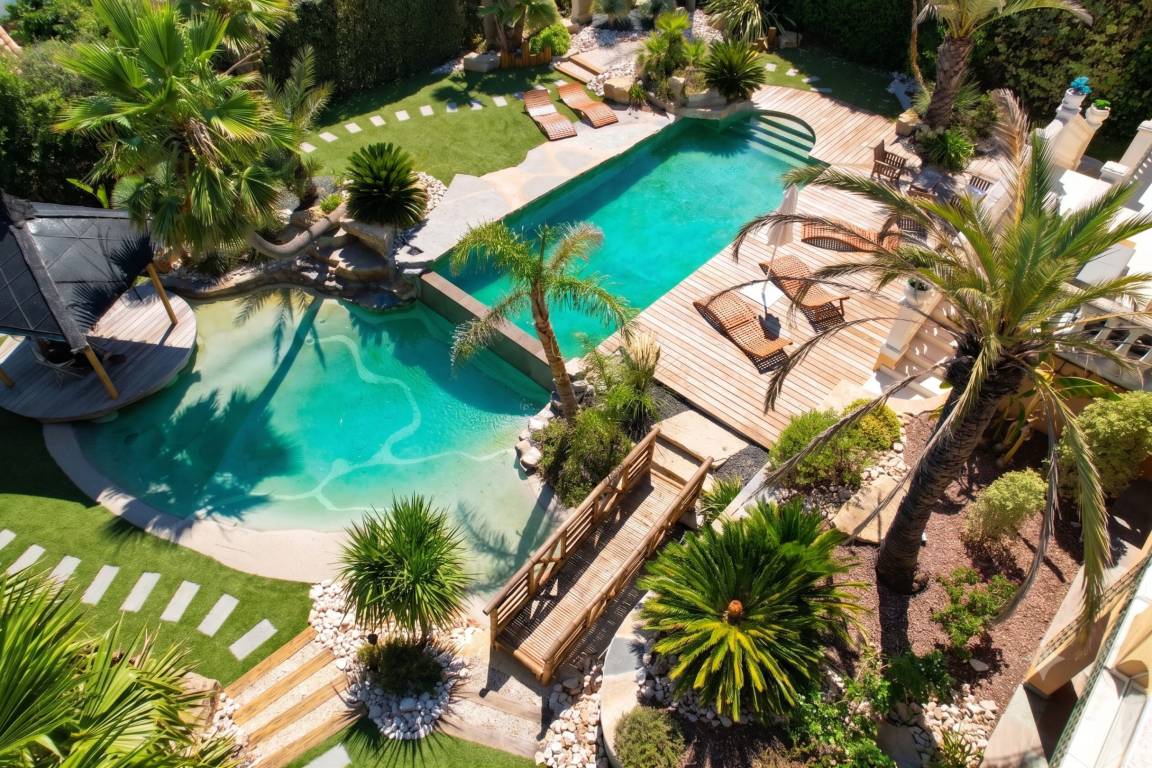 282 M² Apartamento ∙ 6 Habitaciones ∙ 11 Huéspedes - Vias