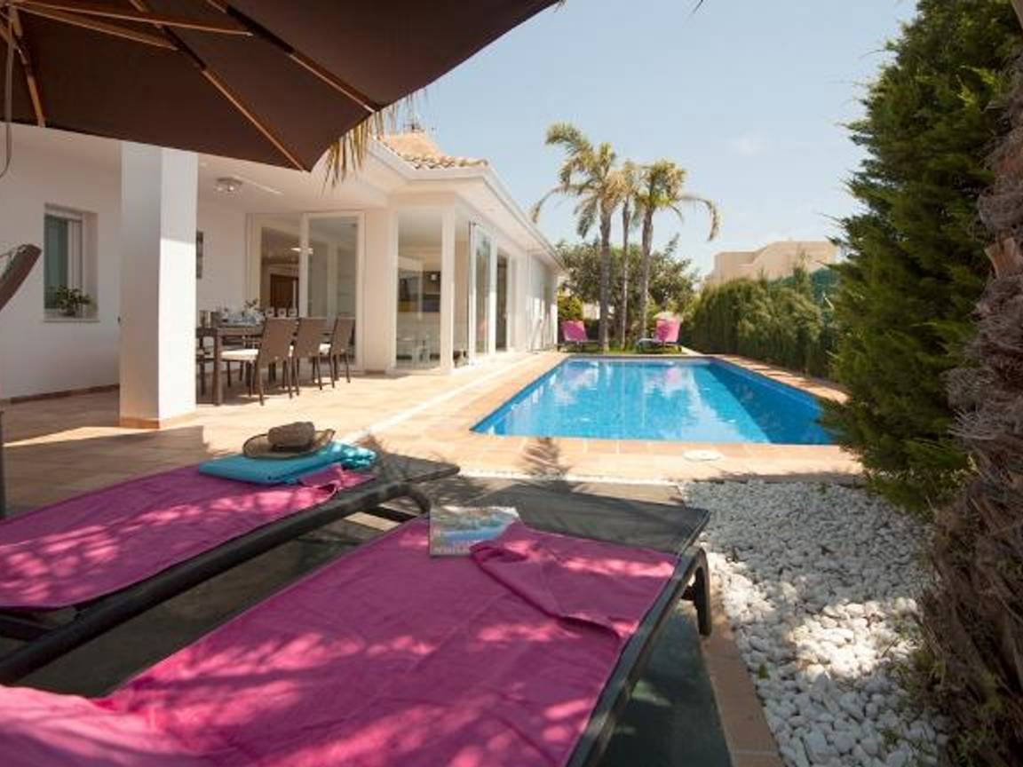 220 M² Villa ∙ 4 Bedrooms ∙ 8 Guests - Benidorm