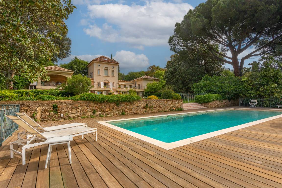 350 M² Villa ∙ 6 Chambres ∙ 11 Personnes - Grimaud