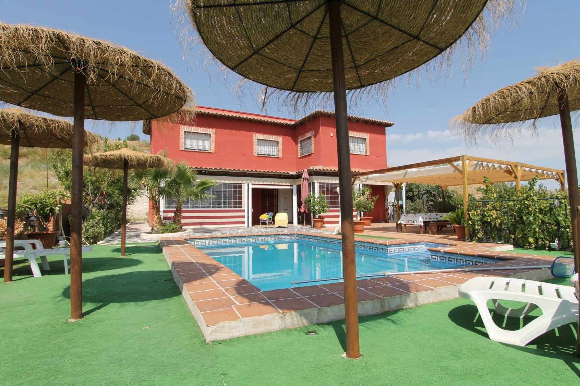 590 M² Casa ∙ 5 Habitaciones ∙ 12 Huéspedes - Aranjuez