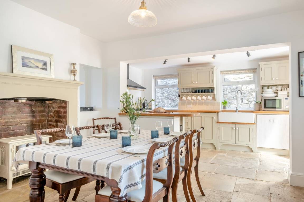 Cottage ∙ 4 Bedrooms ∙ 8 Guests - Fareham