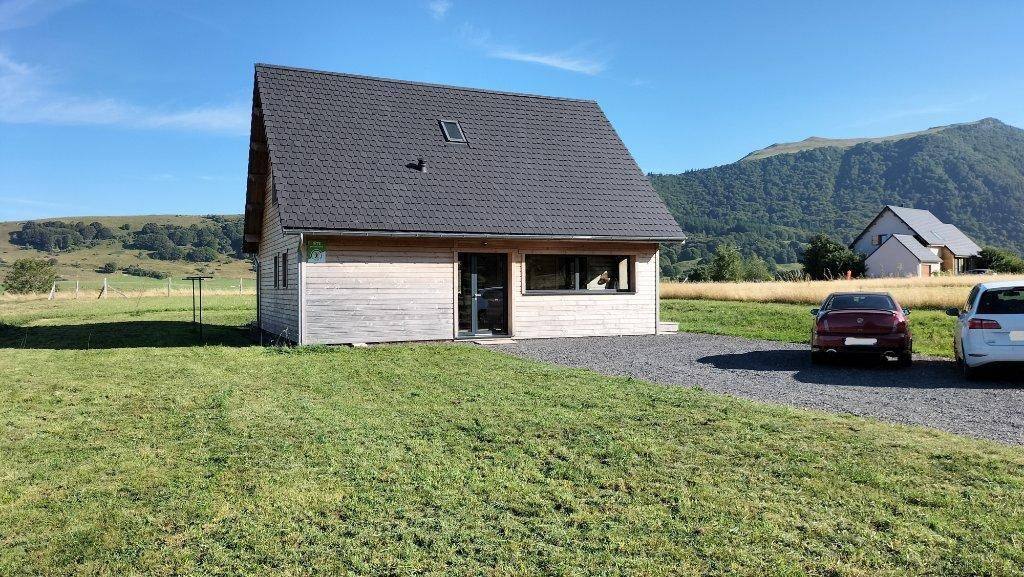 99 M² Gîte ∙ 3 Chambres ∙ 6 Personnes - Super-Besse