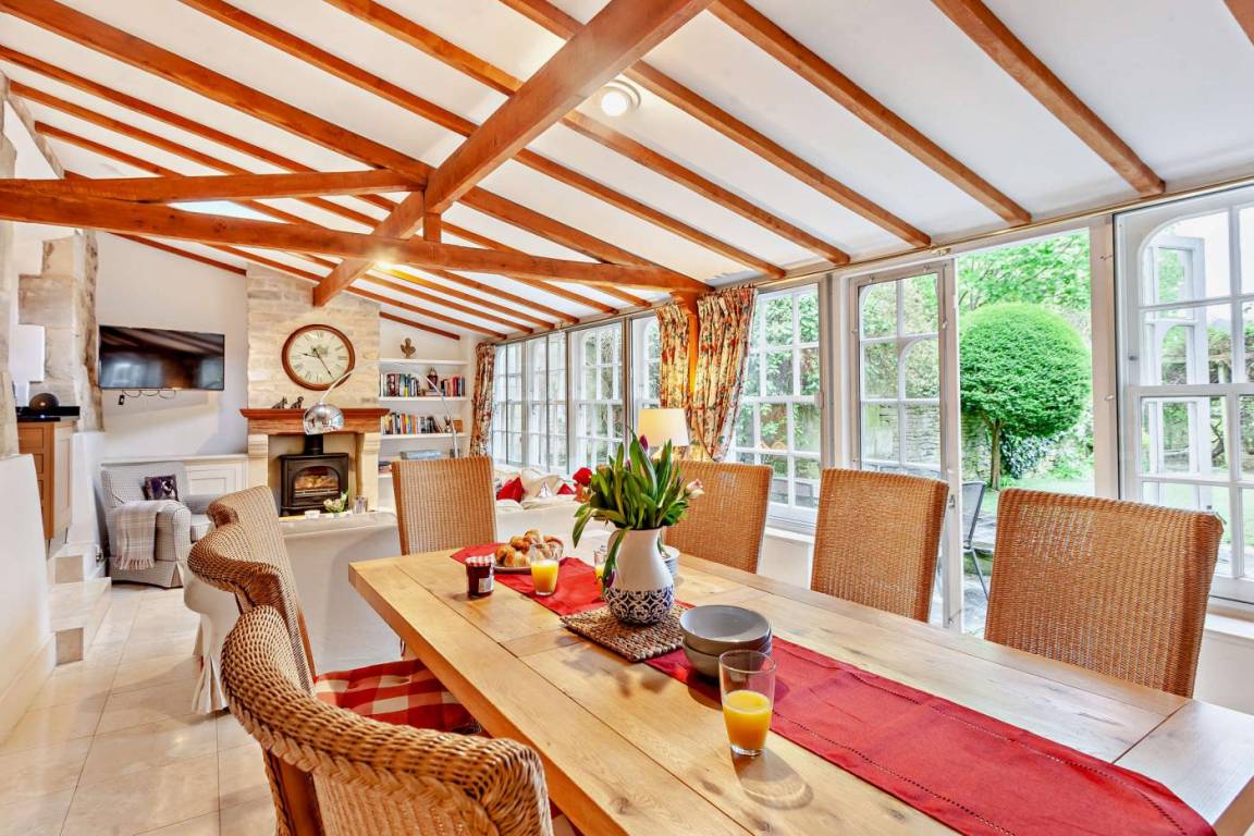 Cottage ∙ 4 Bedrooms ∙ 8 Guests - Bath