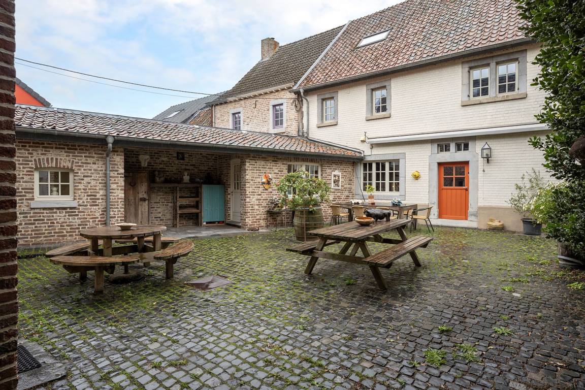 100 M² Apartment ∙ 2 Bedrooms ∙ 4 Guests - Maastricht