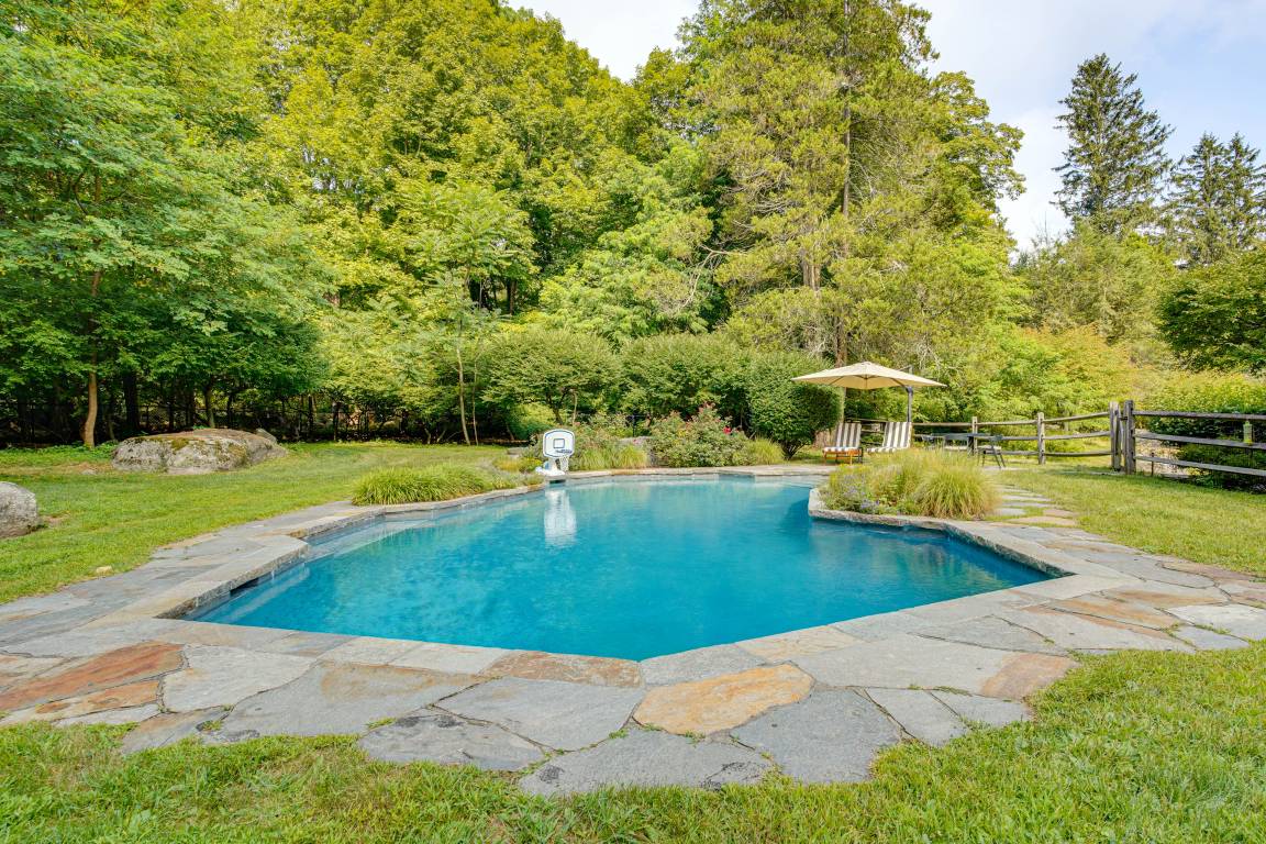 195 M² House ∙ 2 Bedrooms ∙ 6 Guests - Bedford, NY