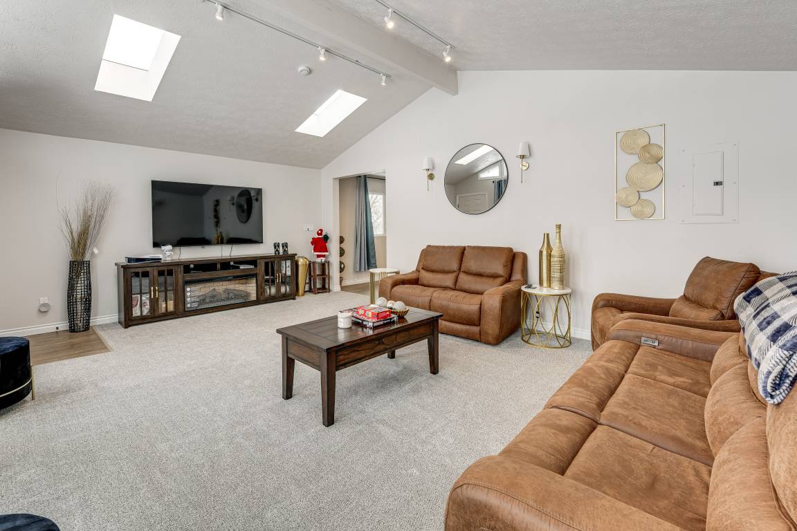 232 M² House ∙ 6 Bedrooms ∙ 12 Guests - Alaska