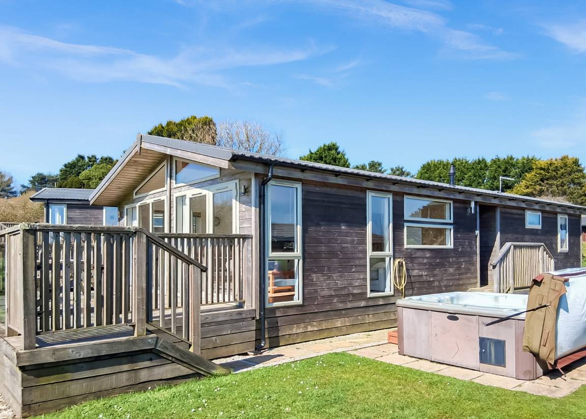 Chalet ∙ 3 Bedrooms ∙ 6 Guests - Falmouth