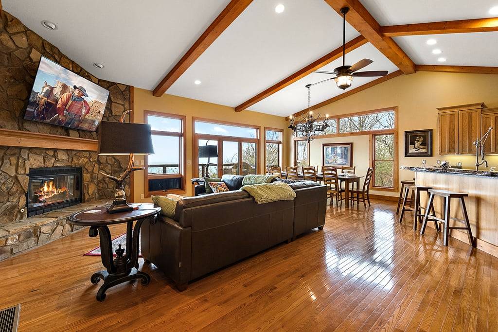 318 M² Cabin ∙ 5 Bedrooms ∙ 12 Guests - North Carolina
