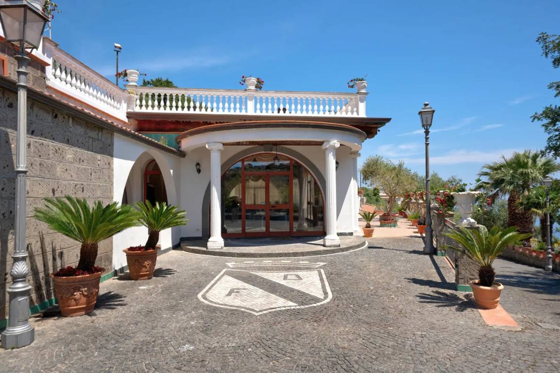 500 M² Villa Vacanza ∙ 15 Camere Da Letto ∙ 28 Ospiti - Isola di Capri