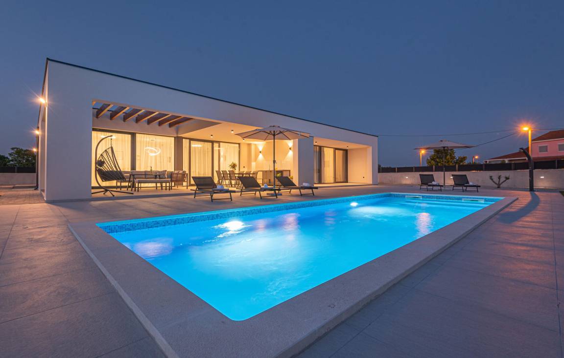 337 M² Ferienhaus ∙ 4 Schlafzimmer ∙ 8 Gäste - Šibenik