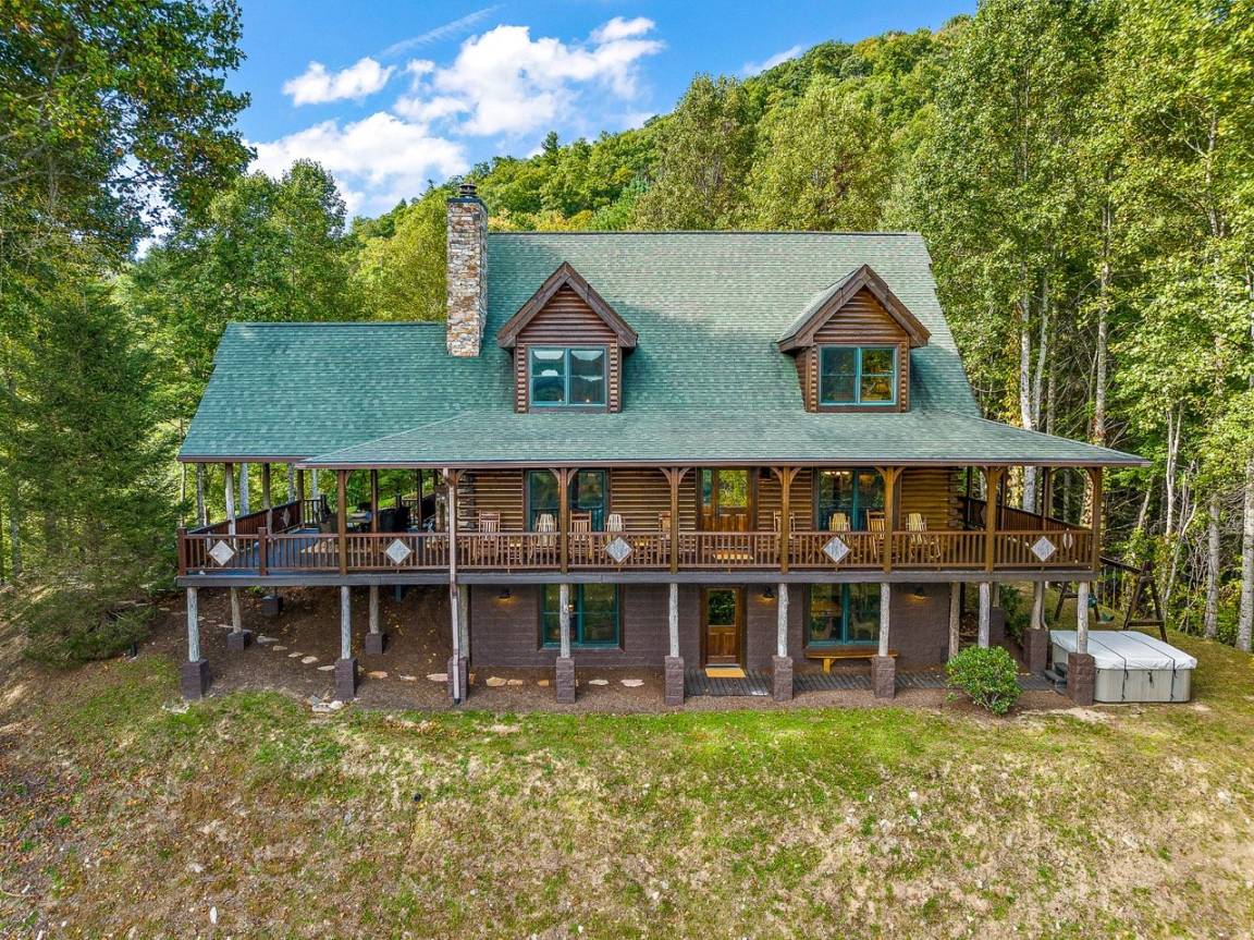 376 M² Cabin ∙ 4 Bedrooms ∙ 12 Guests - Boone, NC