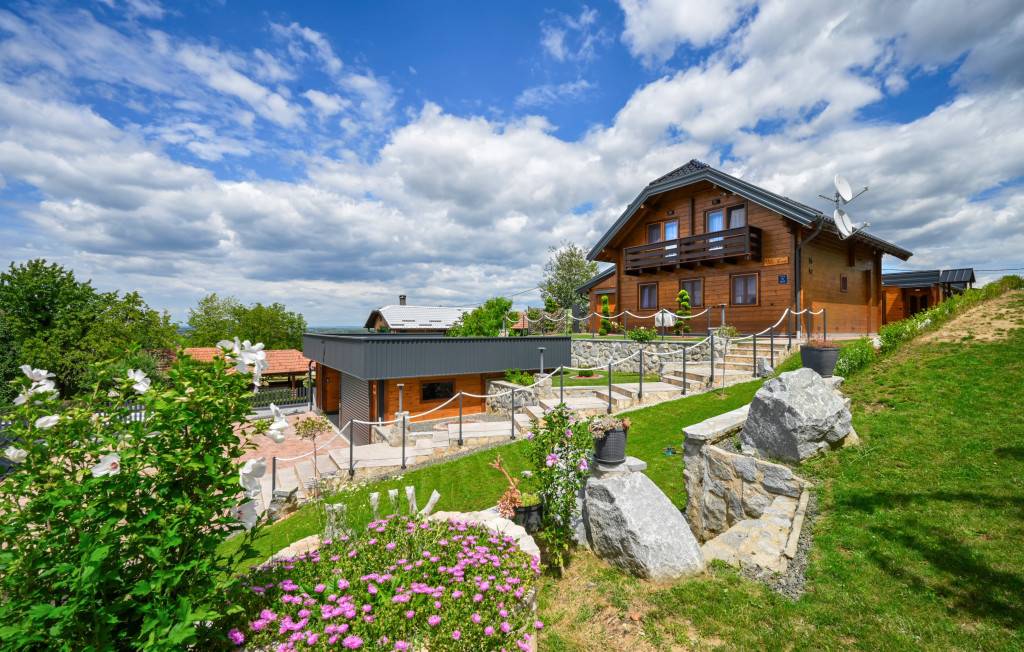 174 M² Villa ∙ 4 Bedrooms ∙ 8 Guests - Ludbreg