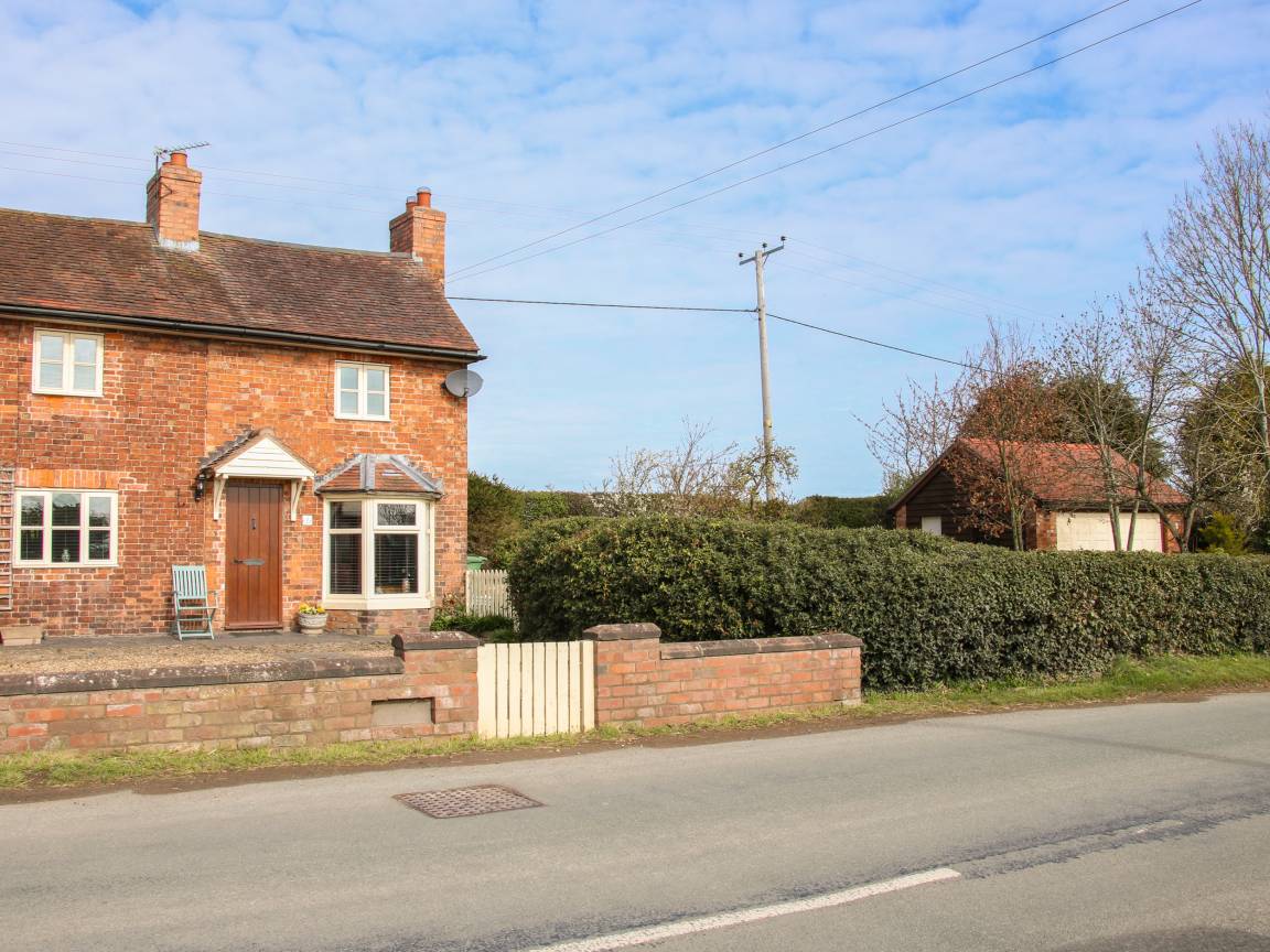Cottage ∙ 2 Bedrooms ∙ 4 Guests - Westbury, UK