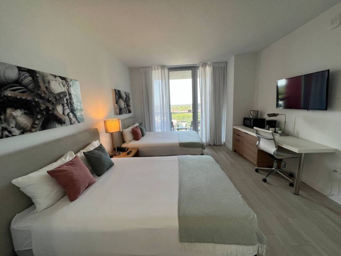 357 M² Apartment ∙ 1 Bedroom ∙ 4 Guests - Hallandale Beach, FL