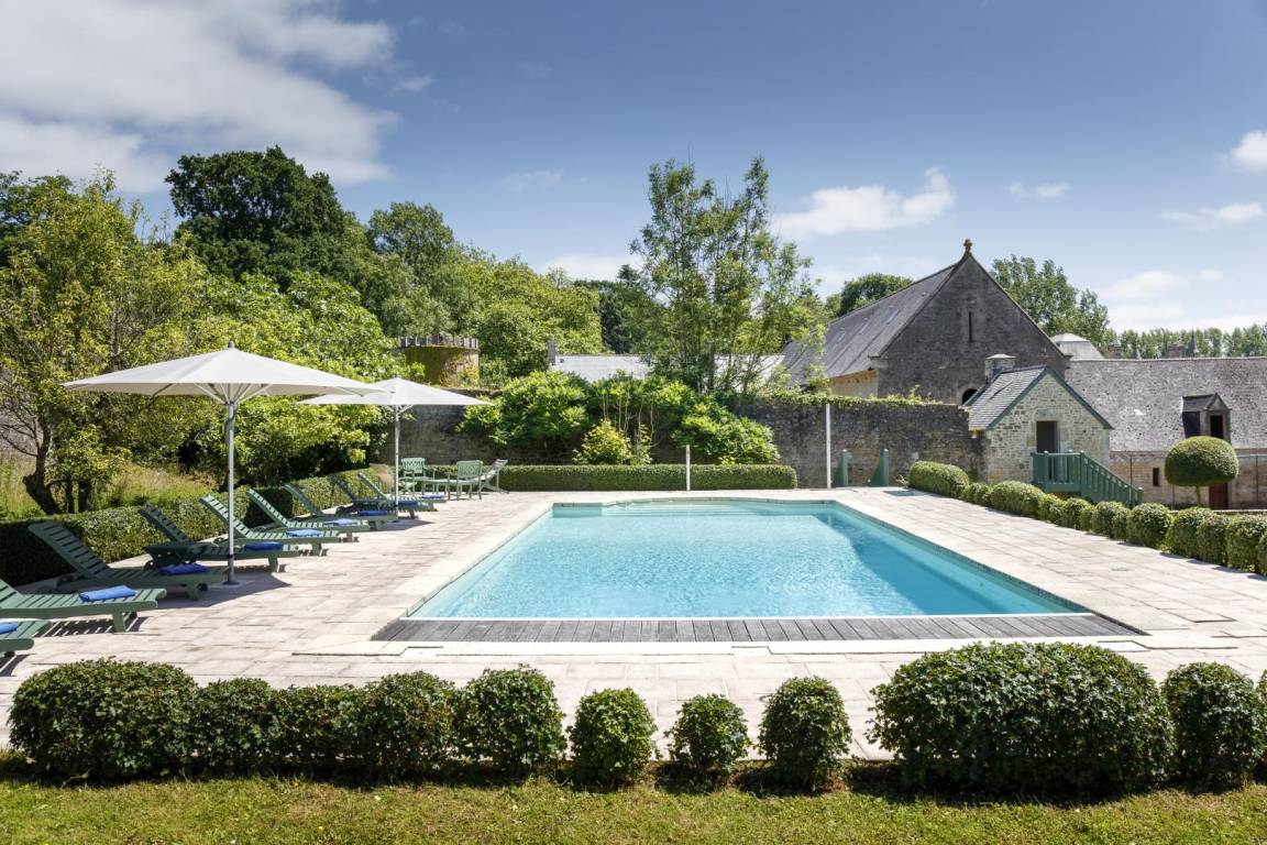 700 M² Gîte ∙ 8 Bedrooms ∙ 15 Guests - Manche