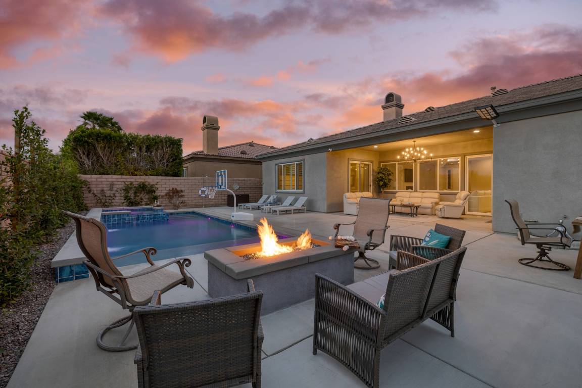 241 M² House ∙ 4 Bedrooms ∙ 10 Guests - Indio, CA