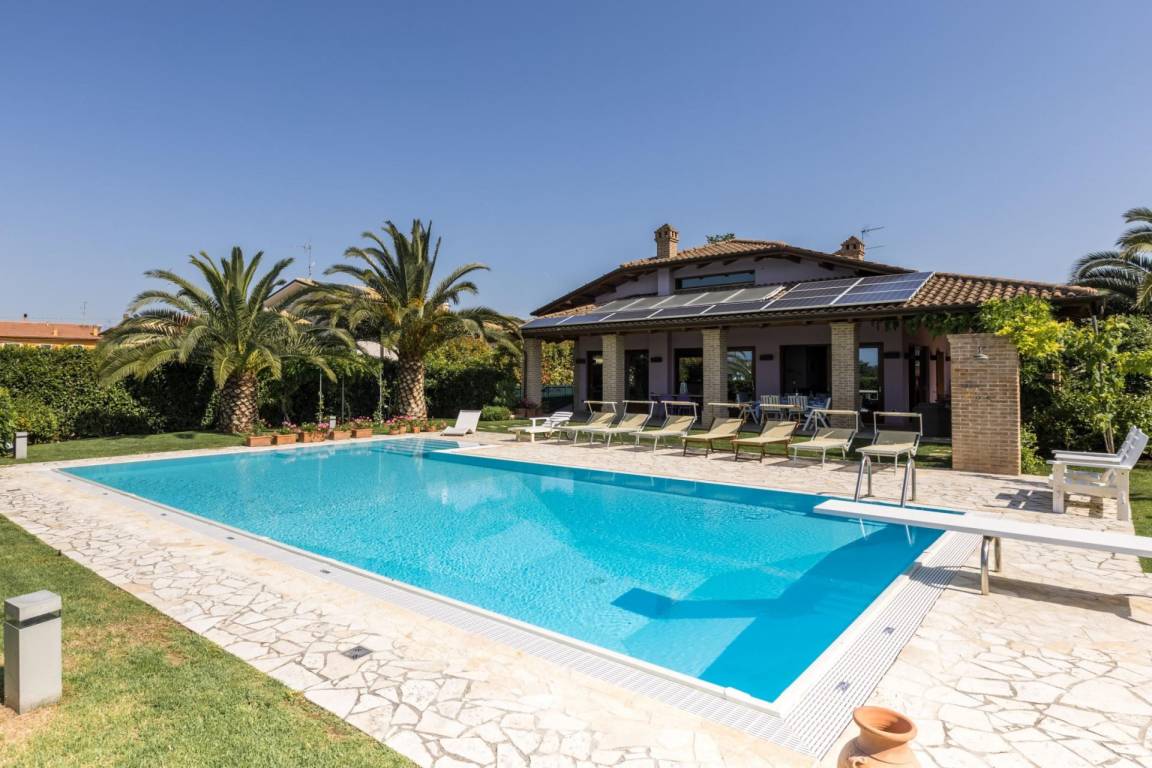 250 M² Villa ∙ 3 Bedrooms ∙ 9 Guests - Senigallia
