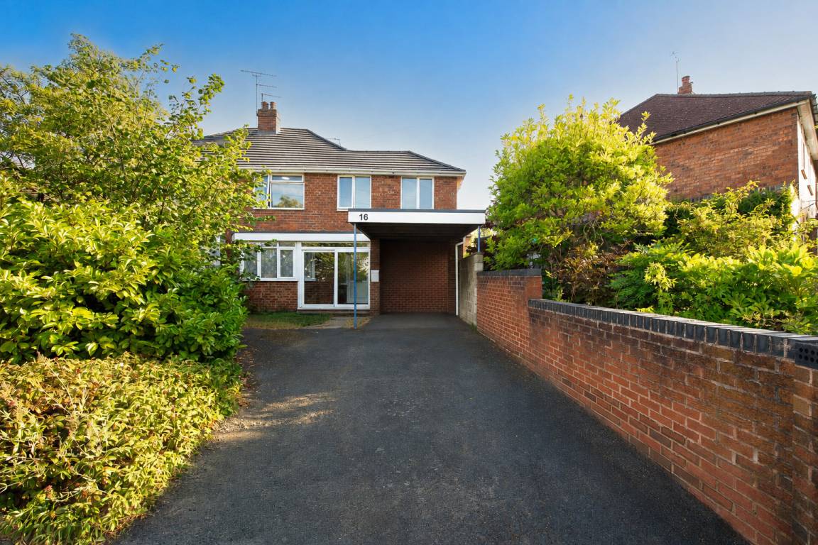 100 M² House ∙ 4 Bedrooms ∙ 8 Guests - Wolverhampton