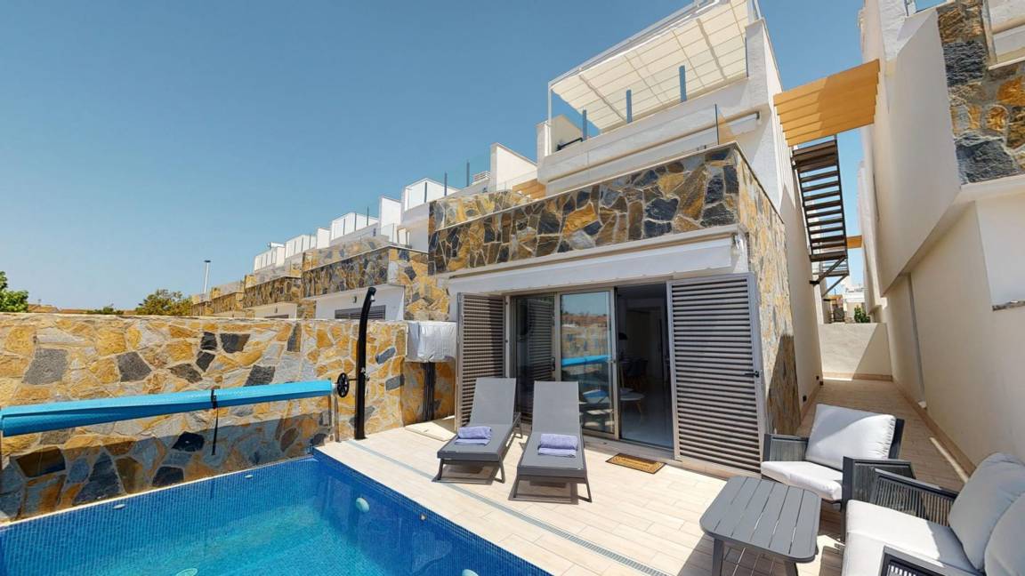 120 M² Villa ∙ 3 Bedrooms ∙ 6 Guests - Los Alcázares