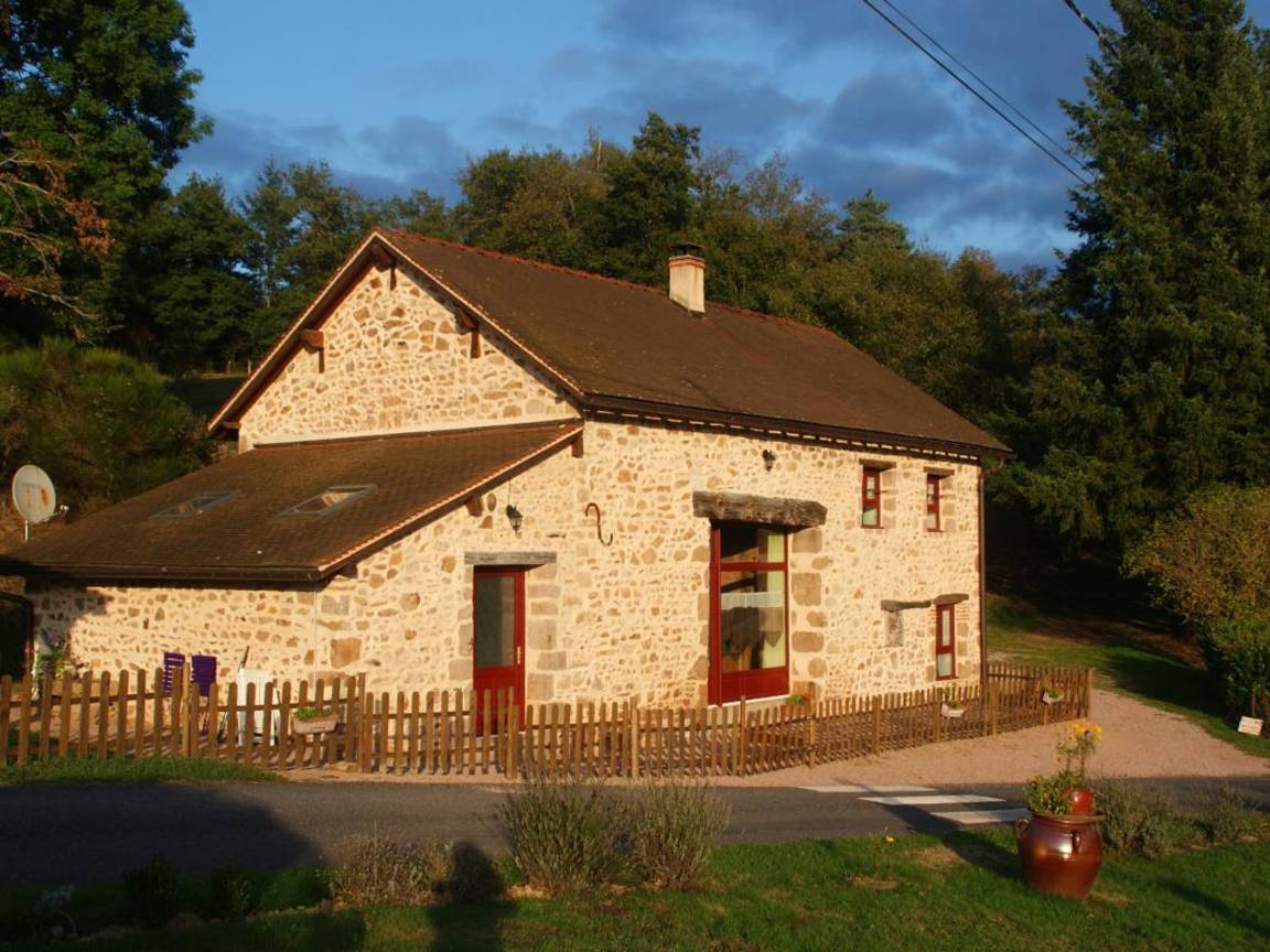 120 M² Cottage ∙ 4 Chambres ∙ 7 Personnes - Lapalisse