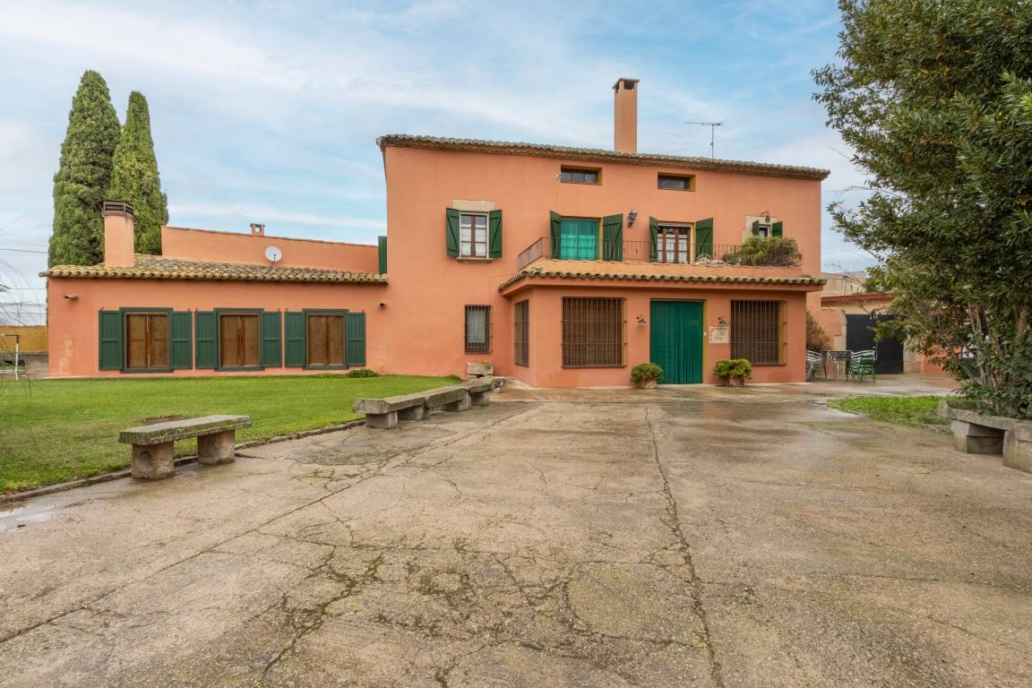 200 M² House ∙ 4 Bedrooms ∙ 9 Guests - Bellpuig
