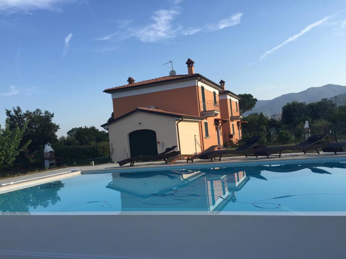 120 M² Talo ∙ 3 Makuuhuonetta ∙ 8 Vierasta - Arezzo