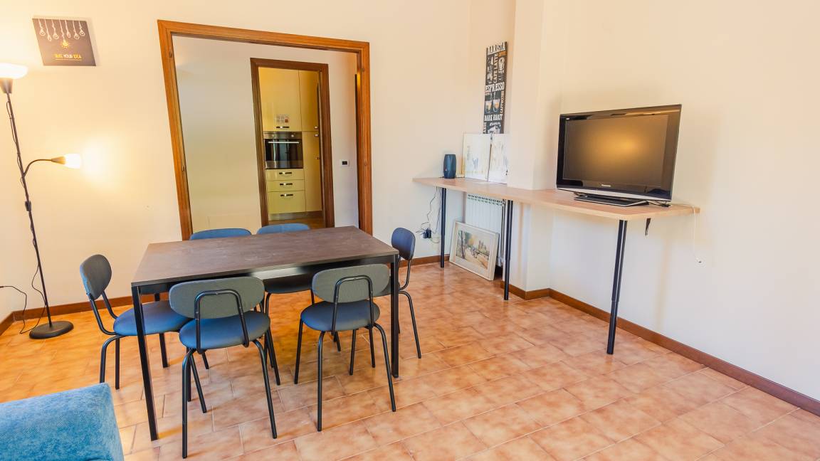 70 M² Apartamento ∙ 2 Habitaciones ∙ 6 Huéspedes - Desenzano del Garda